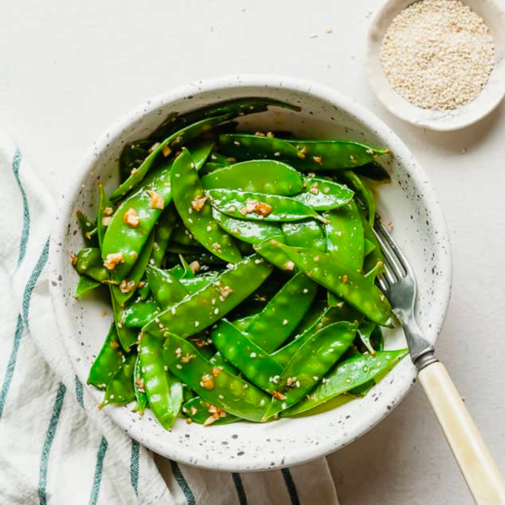 John Snow Peas (Garlic Ginger Snow Peas) - The Live-In Kitchen