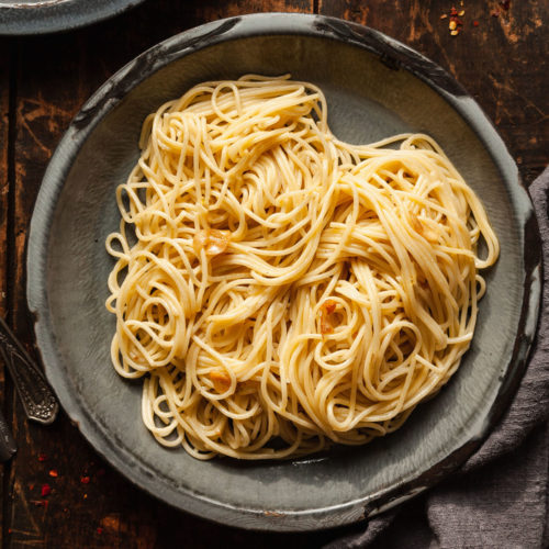 Spaghetti Aglio Olio - 3 ing.15 min! - The Live-In Kitchen