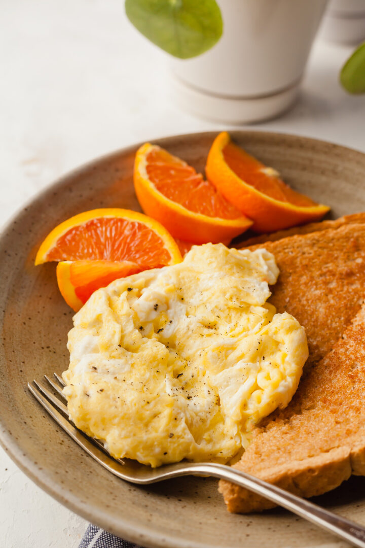 Soft Scrambled Eggs - The Live-In Kitchen