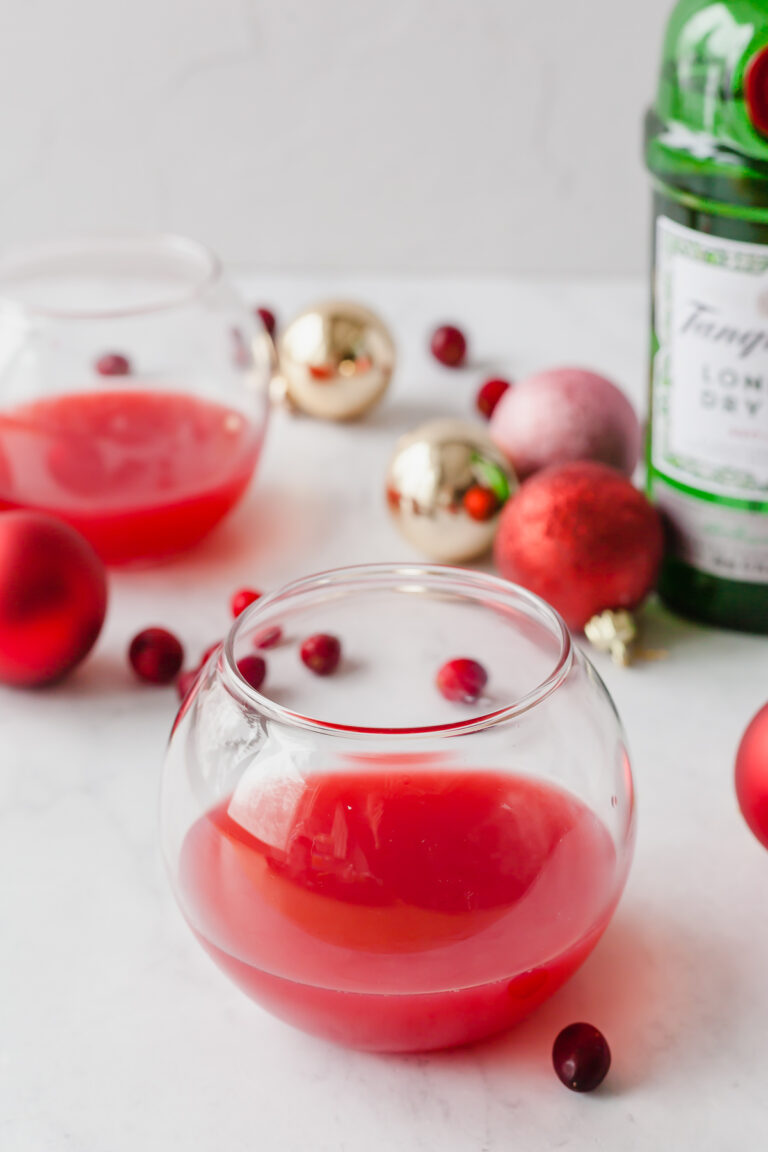 Christmas Gin Cocktail - The Live-In Kitchen