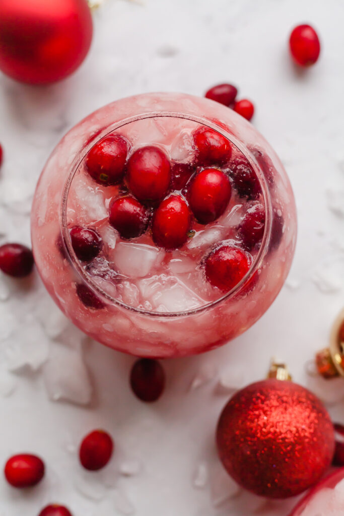 Christmas Gin Cocktail - The Live-In Kitchen